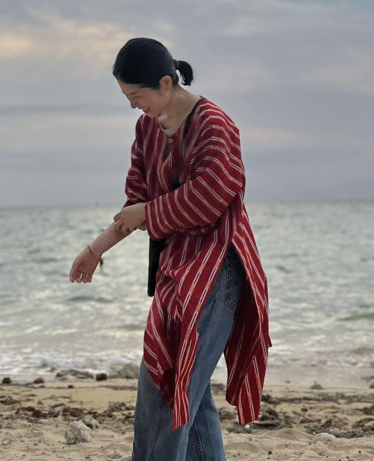 プロフィール | 本間ちゑ｜縄文土器・土偶をヴィヴィットな色遣いで描く